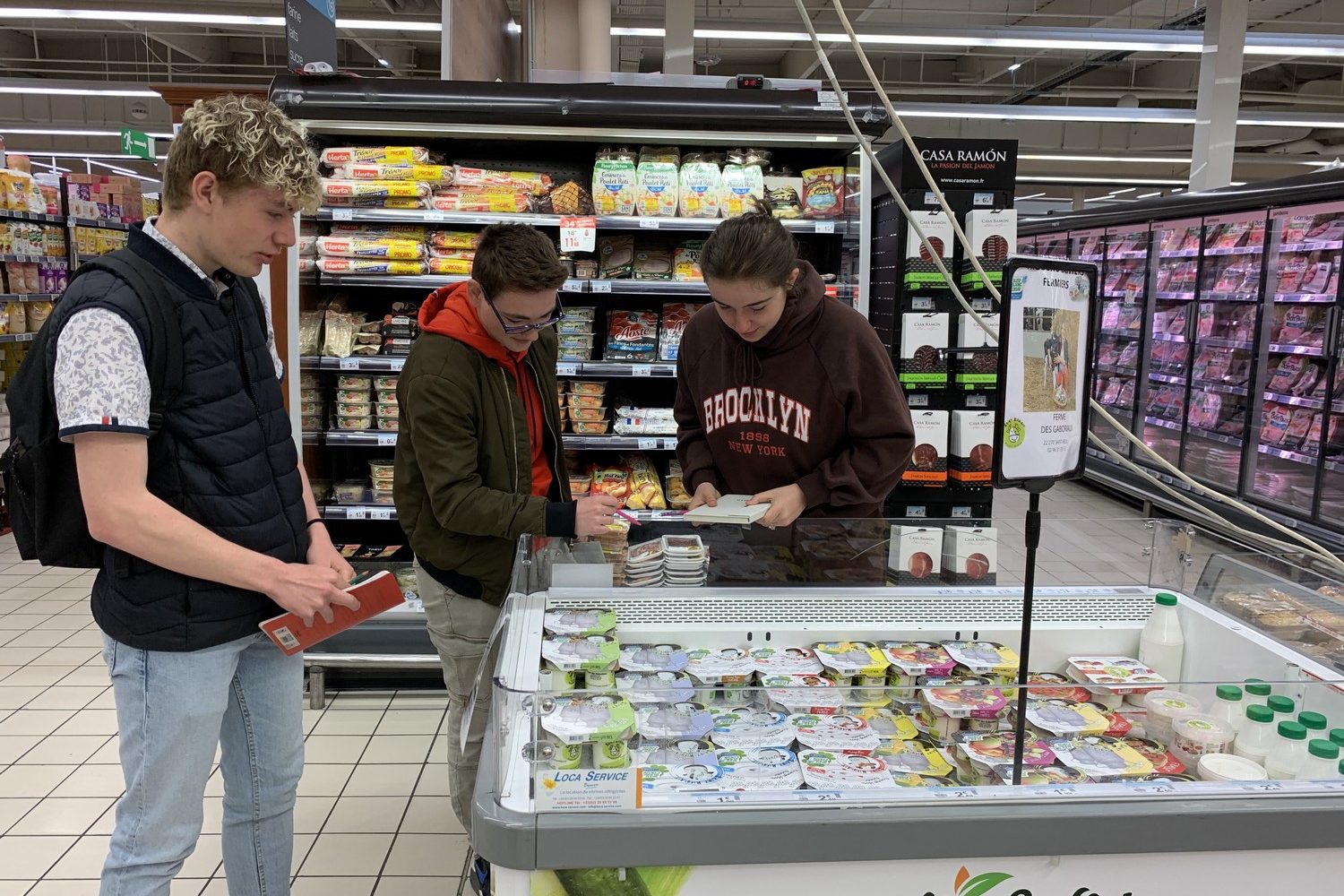 Animations commerciales au Carrefour Market par les 1ères TCVA - Les ...